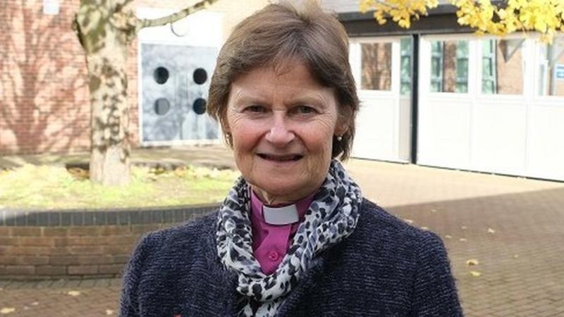 Reverend Canon Mary Gregory installed as Bishop of Reading - BBC News