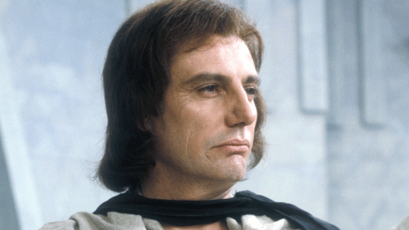 Blake's 7 actor Paul Darrow dies at 78 - BBC News