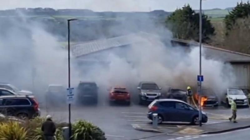 Multiple fire crews tackle 'ferocious' Cornwall barn fire - BBC News