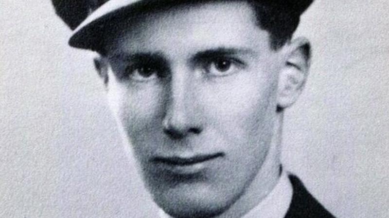 Dambusters dog: Headstone racist name removal 'disgraceful' - BBC News