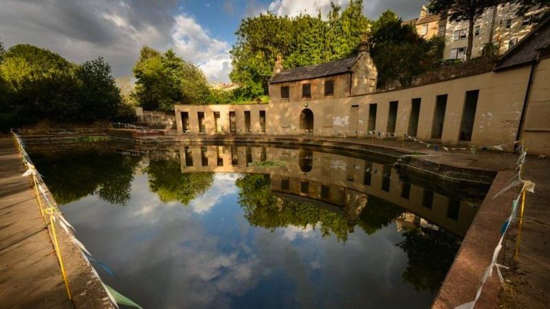 Cleveland Pools: Bath's Georgian lido reopens after 40 years - BBC News