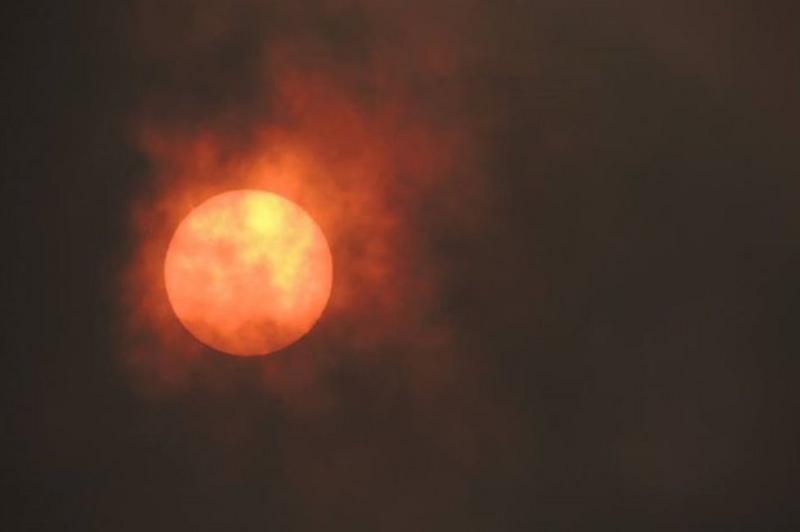Red sun phenomenon 'caused by Saharan dust', analysis shows - BBC News