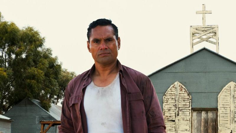 From England to Australia: Life for a real Ten Pound Pom - BBC News