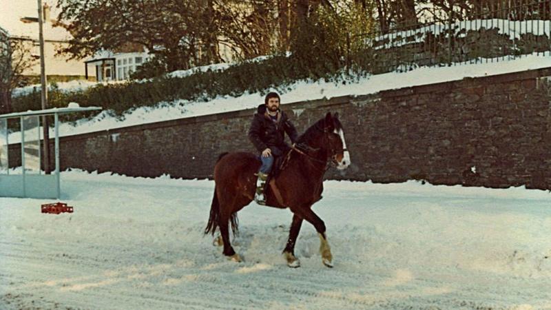 Snow in Wales: Remembering 1981's white Christmas - BBC News