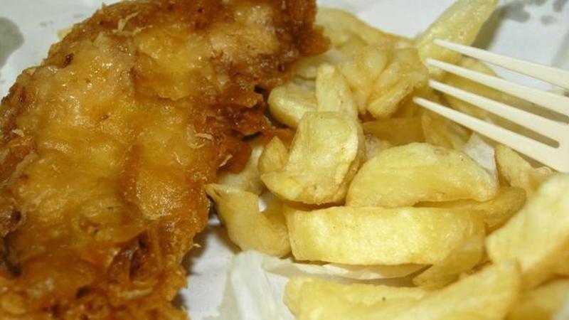 The people photographed at an Oxford chip shop - BBC News