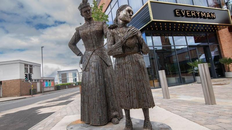 Lonsdale sculpture a tribute to Houghton Colliery mining history - BBC News