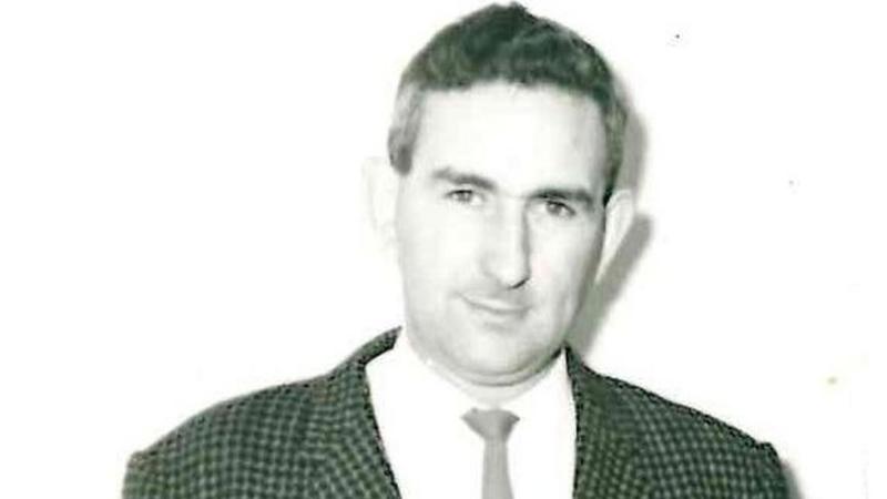 Tributes paid to Aberfan police officer Charles Nunn - BBC News