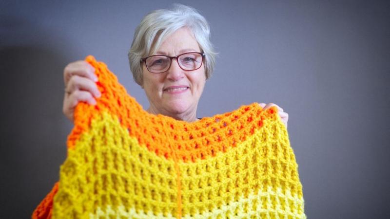 Big Knit: Charity knitters make UK's largest knitted hat - BBC News