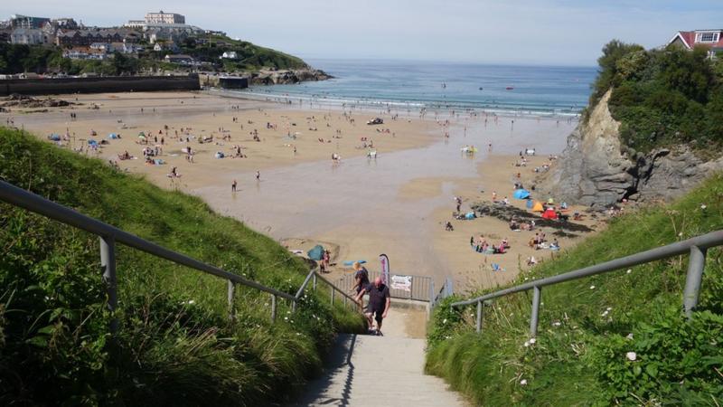 Karl Edwards: The 'bronzed Aussie' who knew life was for living - BBC News