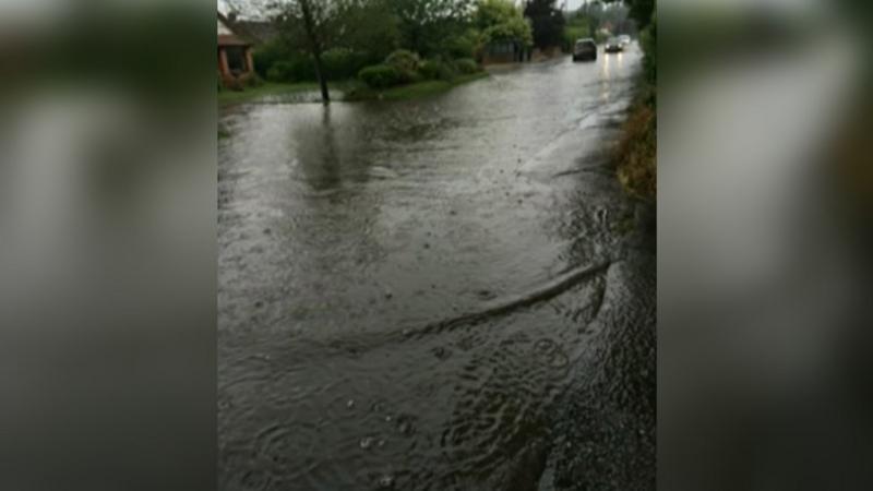 Flash flooding in Norwich hits roads and shopping centre - BBC News
