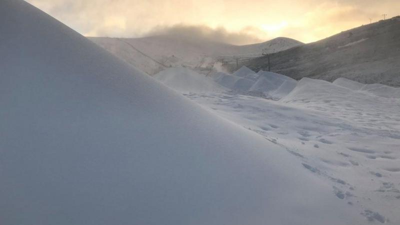 Tonnes of snow made for Cairngorm Mountain ski season - BBC News