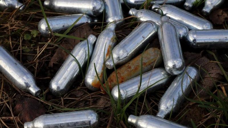 Nitrous oxide: Laughing gas to be illegal by end of year - BBC News