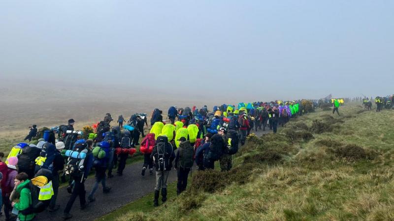 Thousands gather for Dartmoor Ten Tors challenge - BBC News