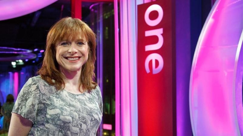 TV doctors: Taking medicine to the small screen - BBC News