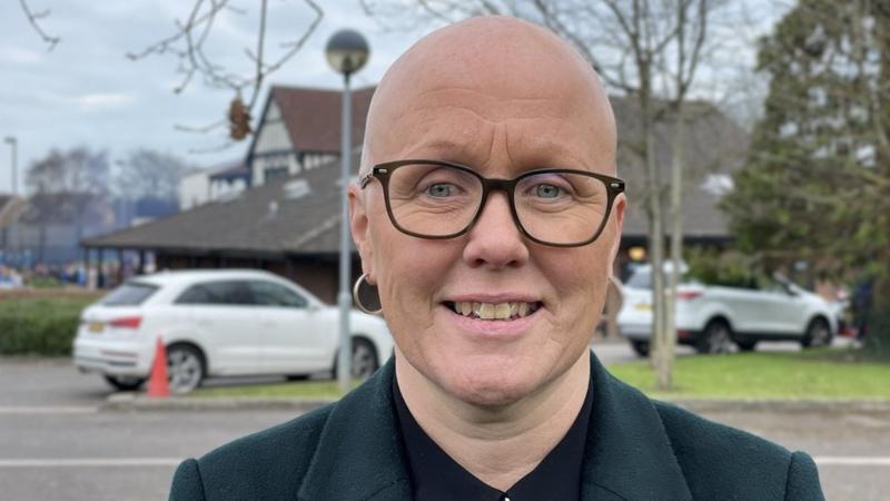 Max Dixon: Funeral for teenager killed in fatal stabbing - BBC News