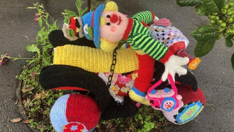 'We've got our own knitting Banksy' - BBC News