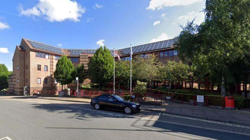 Daventry: Former council headquarters put up for sale - BBC News
