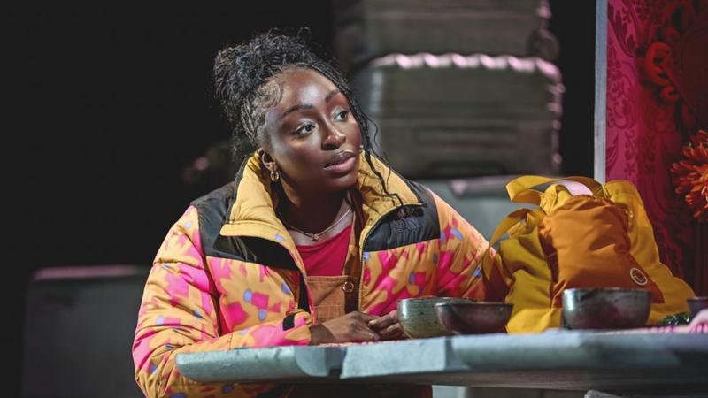 Two Strangers: Critics rave about new millennial rom com musical - BBC News