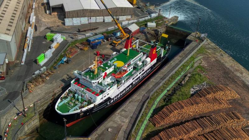 Return of MV Hebridean Isles delayed again as repairs continue - BBC News