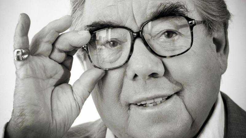 Ronnie Corbett: Life in pictures - BBC News