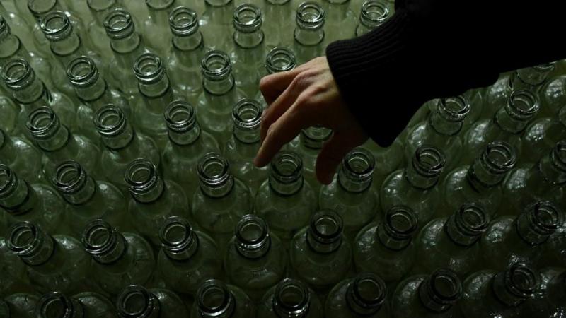 Fake booze and the festive spirit - BBC News