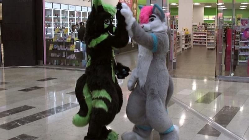 Q-Con: Belfast gaming, anime and cosplay convention returns - BBC News