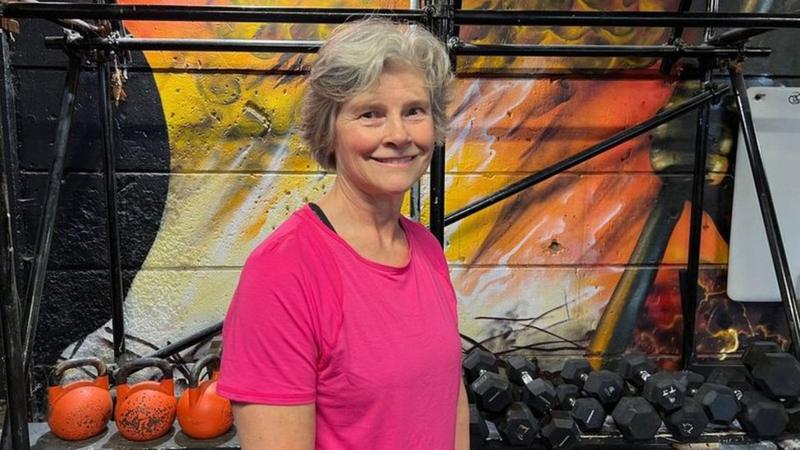 The rise of female weightlifting and how it is changing lives - BBC News