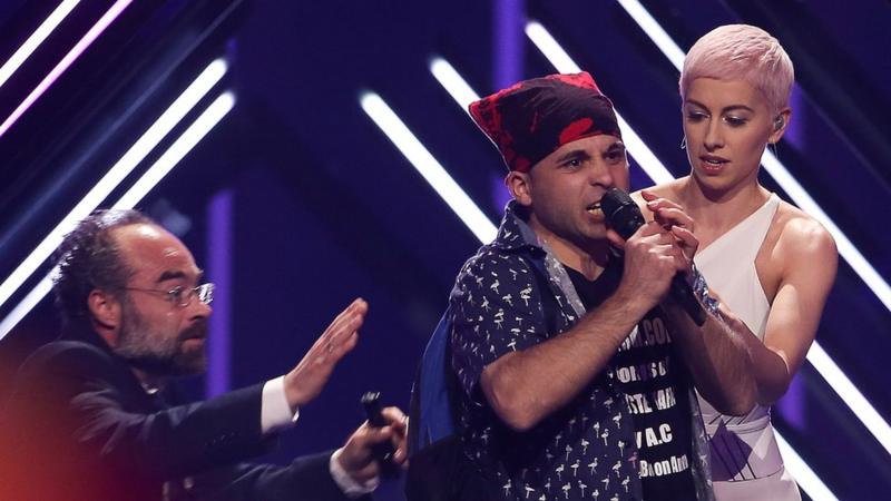 Stage stormed during UK's Eurovision song - BBC News