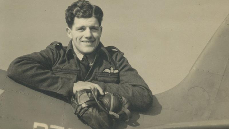 Spitfire AA810: 'Final push' appeal in peat bog plane's rebuild - BBC News