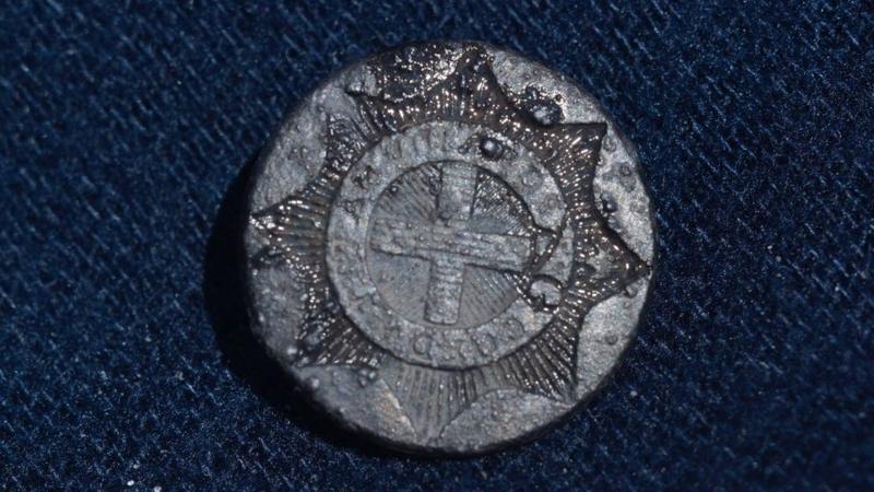 Portsmouth HMS Invincible shipwreck artefacts to go on show - BBC News