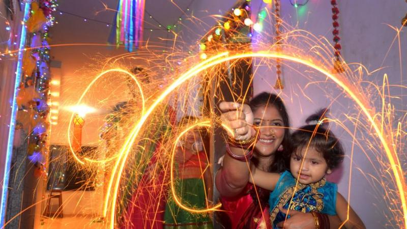 Diwali celebrations around the world - BBC Newsround