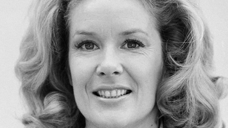 Chitty Chitty Bang Bang star Sally Ann Howes dies aged 91 - BBC News