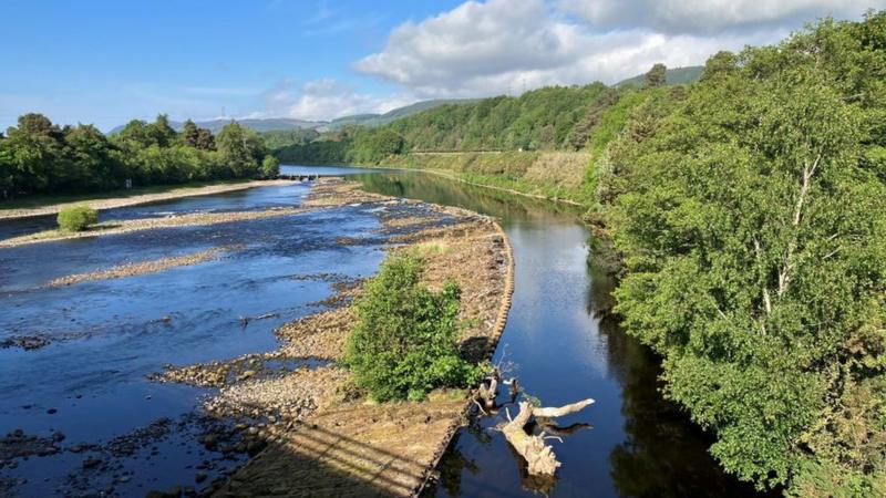 Concerns over Loch Ness' falling water levels - BBC News