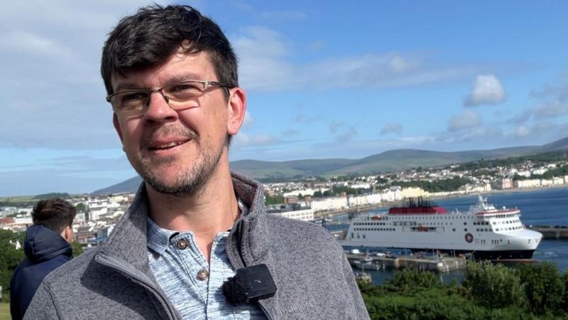 Manxman: New Isle of Man ferry welcomed into harbour - BBC News