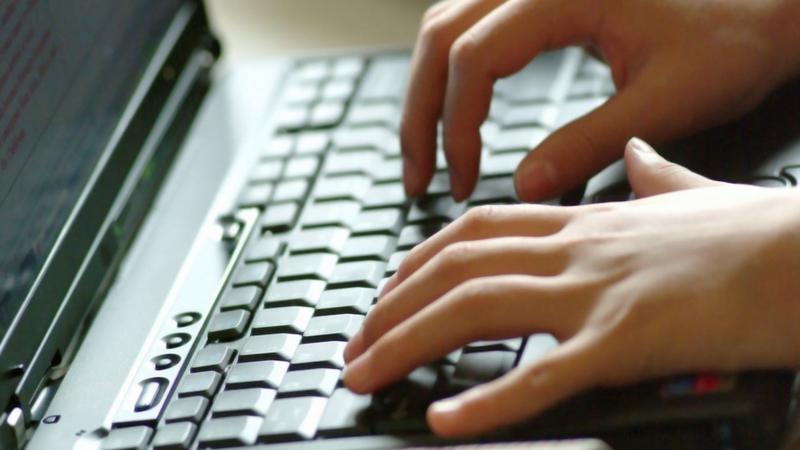NSPCC's online lessons call to tackle child grooming - BBC News