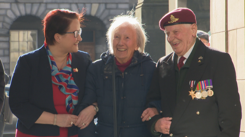 VE Day anniversary: Queen to lead events 75 years on - BBC News