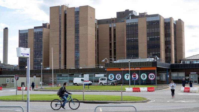 All new NHS building projects in Scotland put on hold - BBC News