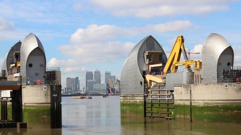 London's Thames Barrier marks 40th anniversary - BBC News