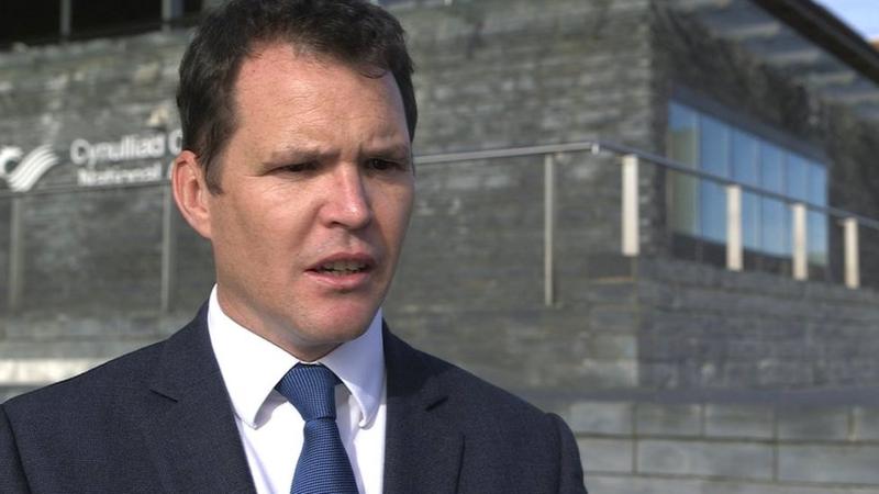 Wales' 20mph speed limit: Who is Lee Waters? - BBC News