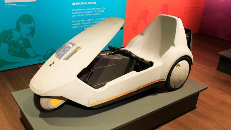 Sinclair C5 'still brings joy' 40 years on, says inventor's son - BBC News