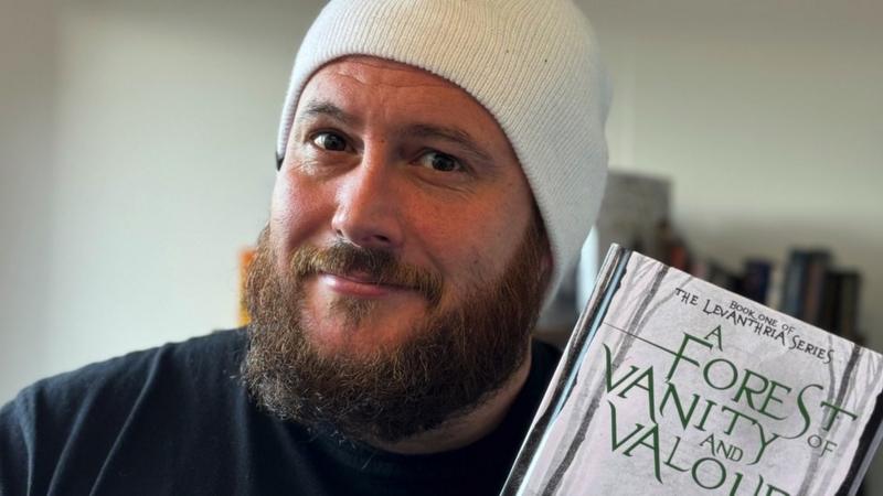 TikTok 2023: Are gender-based trends reinforcing stereotypes? - BBC News