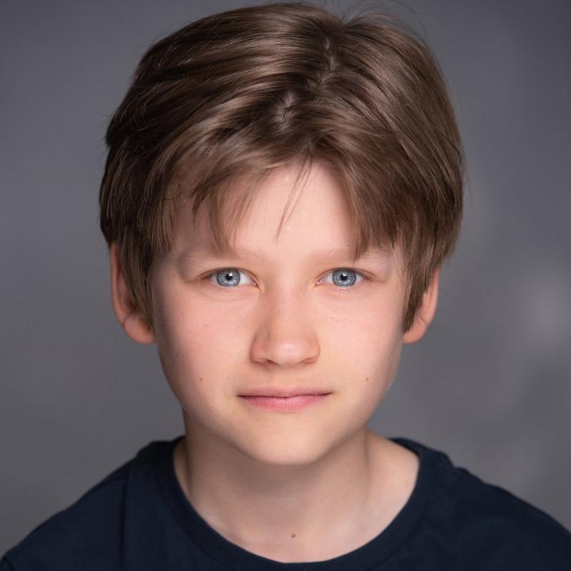 The Crown: Welsh teen Fflyn Edwards on playing Prince Harry - BBC News