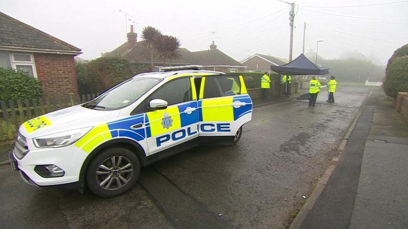 Littlehampton: Tributes paid to 'family man' found dead in street - BBC ...