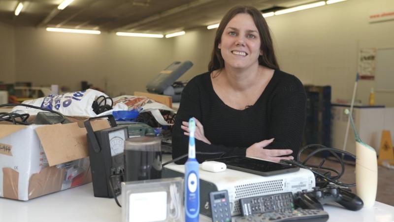E-waste 'drawers of doom' growing, say campaigners - BBC News