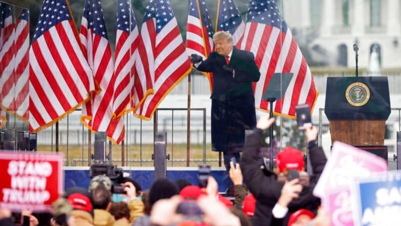 BLM v Washington DC riots: How were the police responses different ...