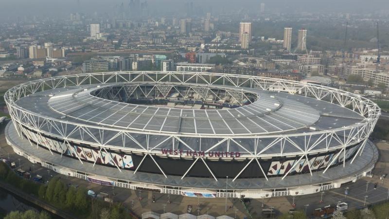 London Stadium: Plan for £4.35m solar roof gets go-ahead - BBC News