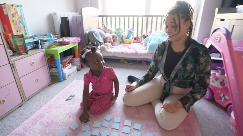 Chat room helps Destiny-Rae, 5, find a new kidney - BBC News