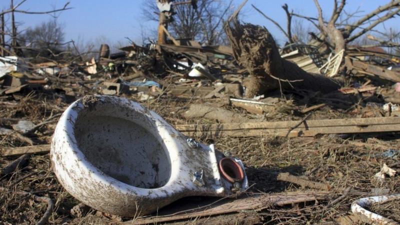 US storms: At least 14 dead in trail of destruction - BBC News