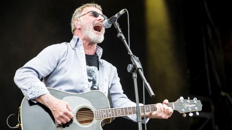 Steve Harley death: Cockney Rebel singer dies at 73 - BBC News