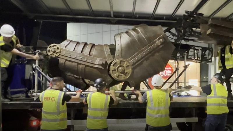 Commonwealth Games bull Ozzy unveiled at Birmingham New Street - BBC News